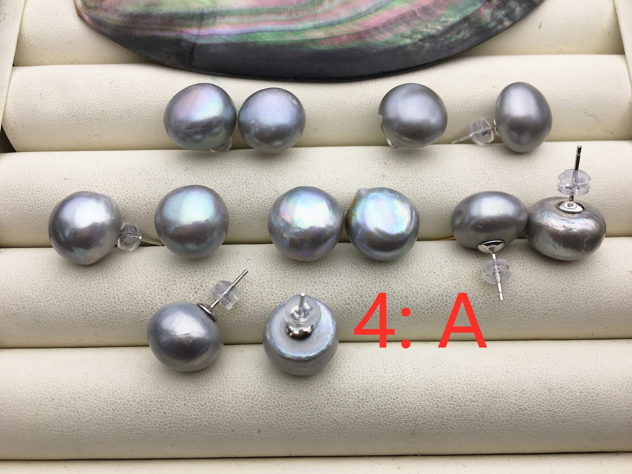 Descubre las características de la perla Gris Plateado